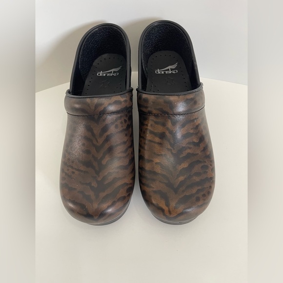 Dansko | Shoes | Dansko Womens Cheetah Leopard Brown Clogs Size 38 ...